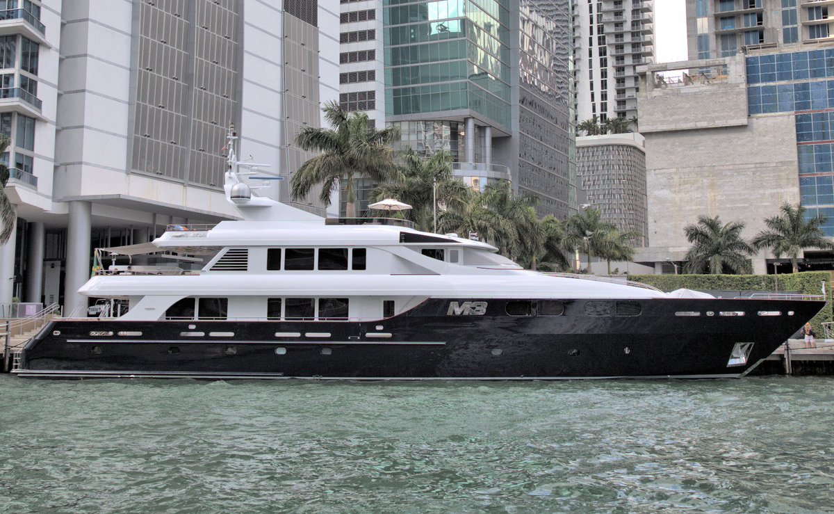 Yacht M3, Intermarine | CHARTERWORLD Luxury Superyacht Charters